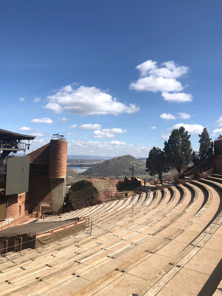 3 Perfect Red Rocks Concert Outfit Ideas – Natural Products Network